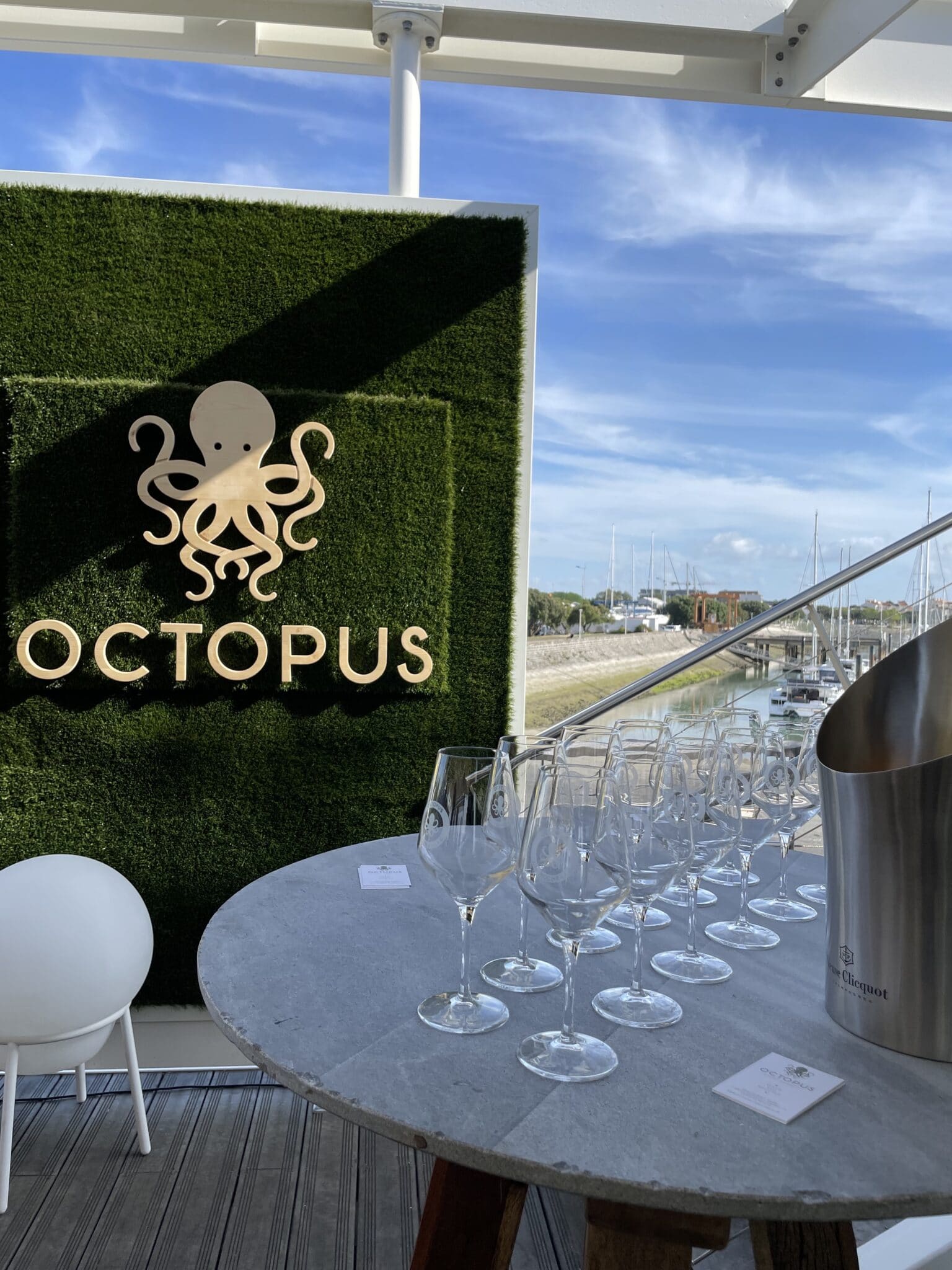 Bar • Octopus La Rochelle • Octopus La Rochelle • Restaurant Bar ...