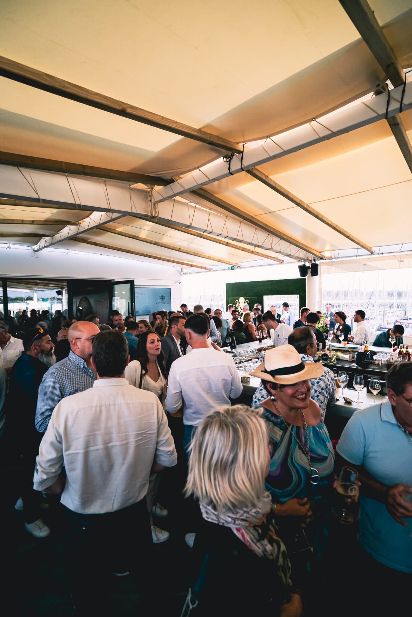 Bar • Octopus La Rochelle • Octopus La Rochelle • Restaurant Bar ...